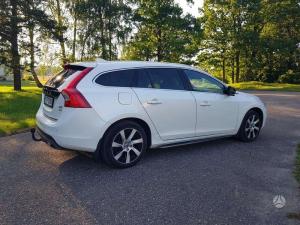White Volvo V60 2014 in Vilnius, with an engine capacity of 2.40 L and mileage of 260 thousand km for 7600 €, photo 9 on AUTOMOTO.COM.LV