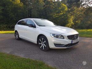White Volvo V60 2014 in Vilnius, with an engine capacity of 2.40 L and mileage of 260 thousand km for 7600 €, photo 10 on AUTOMOTO.COM.LV