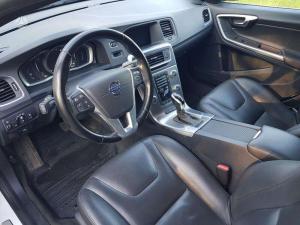 White Volvo V60 2014 in Vilnius, with an engine capacity of 2.40 L and mileage of 260 thousand km for 7600 €, photo 11 on AUTOMOTO.COM.LV