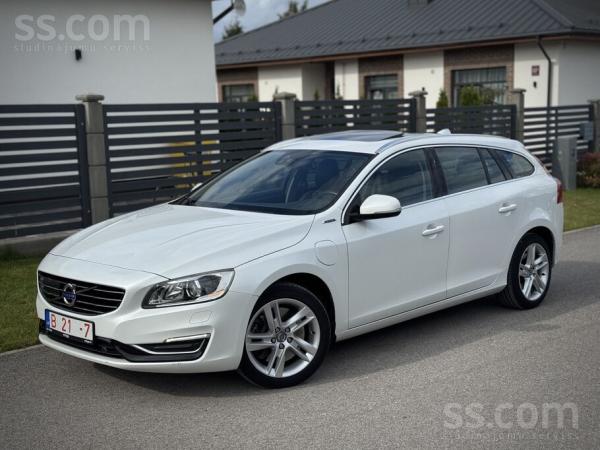 Balts Volvo V60 2014 Jelgava, ar dzinēja tilpumu 2.40 L un nobraukumu 223 tūkst. km par 9300 €, foto 1 vietnē AUTOMOTO.COM.LV