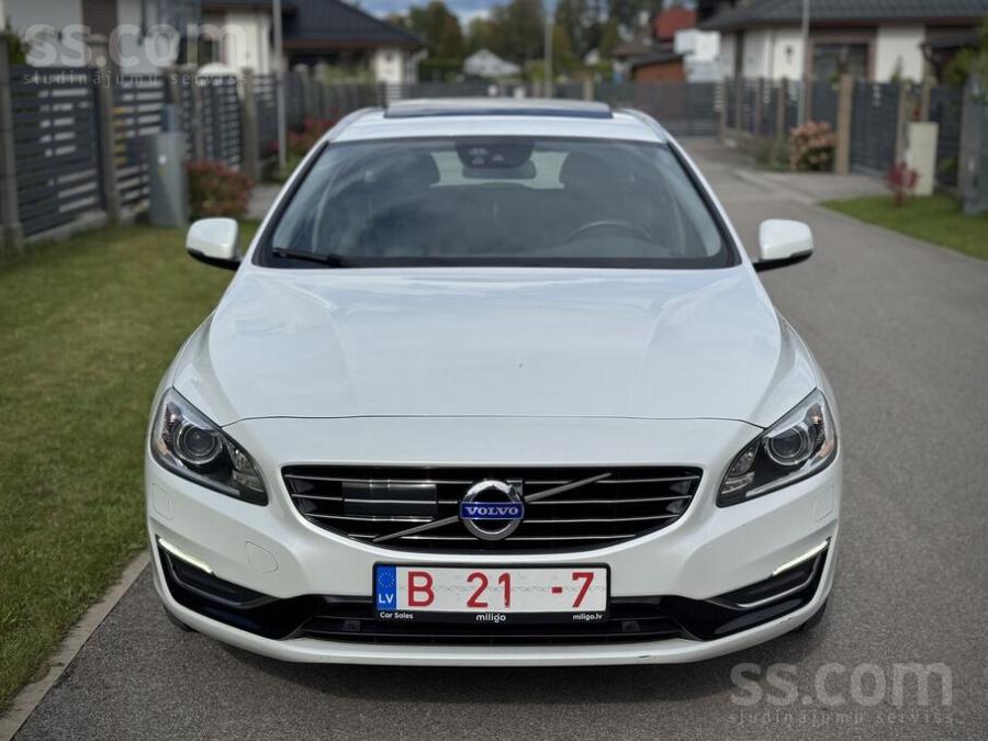 Balts Volvo V60 2014 Jelgava, ar dzinēja tilpumu 2.40 L un nobraukumu 223 tūkst. km par 9300 €, foto 5 vietnē AUTOMOTO.COM.LV