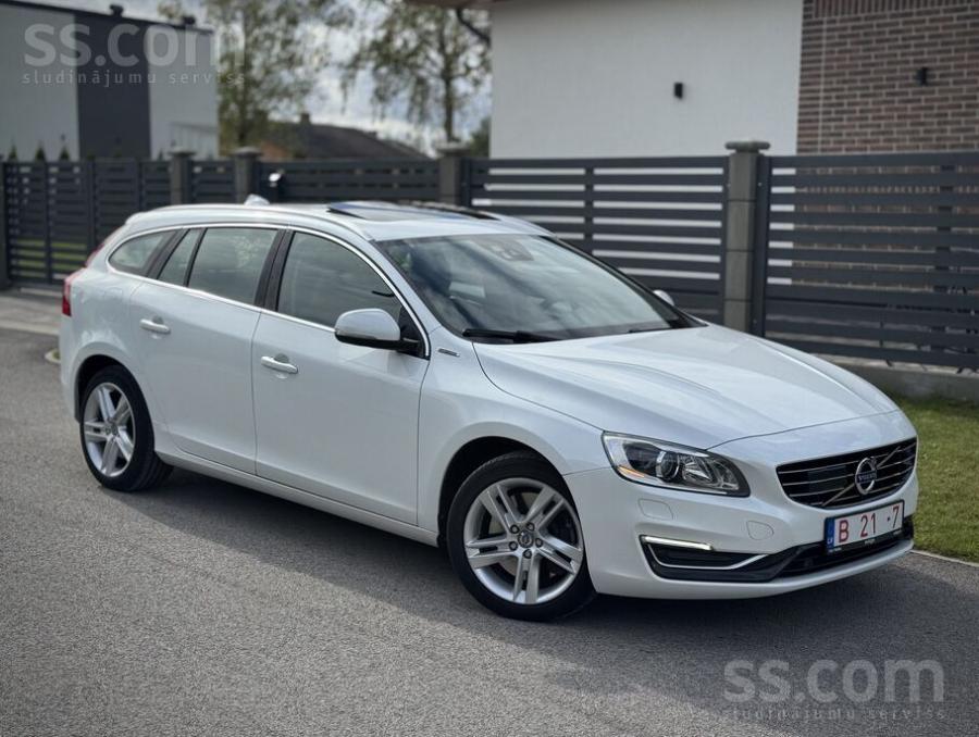 Balts Volvo V60 2014 Jelgava, ar dzinēja tilpumu 2.40 L un nobraukumu 223 tūkst. km par 9300 €, foto 6 vietnē AUTOMOTO.COM.LV