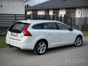 Balts Volvo V60 2014 Jelgava, ar dzinēja tilpumu 2.40 L un nobraukumu 223 tūkst. km par 9300 €, foto 8 vietnē AUTOMOTO.COM.LV