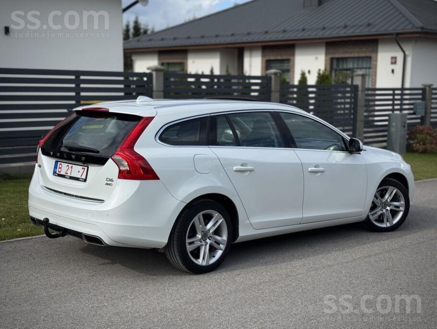 Balts Volvo V60 2014 Jelgava, ar dzinēja tilpumu 2.40 L un nobraukumu 223 tūkst. km par 9300 €, foto 8 vietnē AUTOMOTO.COM.LV