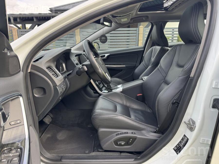 Balts Volvo V60 2014 Jelgava, ar dzinēja tilpumu 2.40 L un nobraukumu 223 tūkst. km par 9300 €, foto 10 vietnē AUTOMOTO.COM.LV