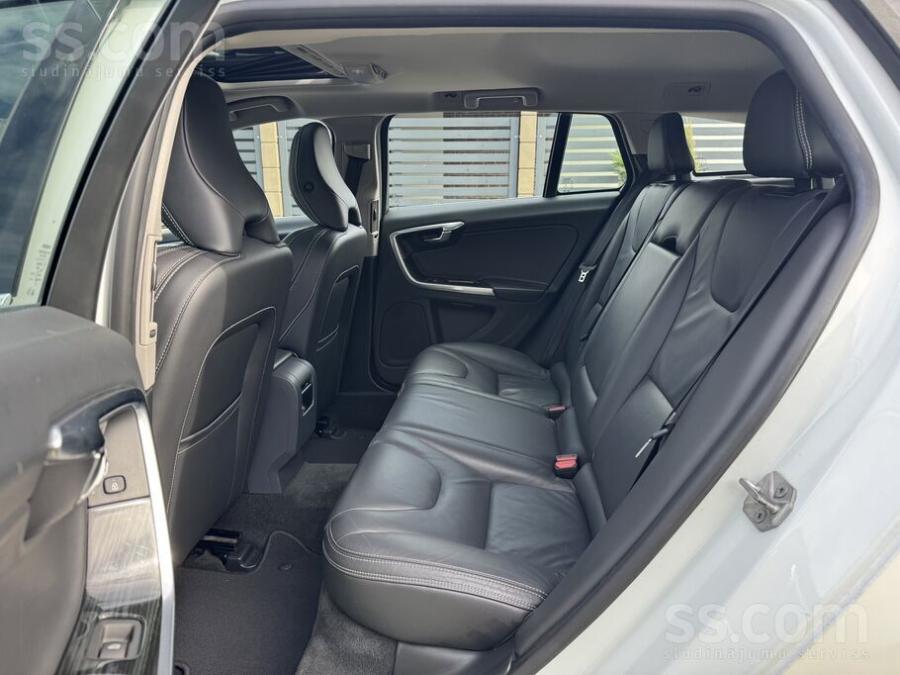 Balts Volvo V60 2014 Jelgava, ar dzinēja tilpumu 2.40 L un nobraukumu 223 tūkst. km par 9300 €, foto 11 vietnē AUTOMOTO.COM.LV