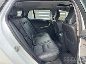 Balts Volvo V60 2014 Jelgava, ar dzinēja tilpumu 2.40 L un nobraukumu 223 tūkst. km par 9300 €, foto 12 vietnē AUTOMOTO.COM.LV
