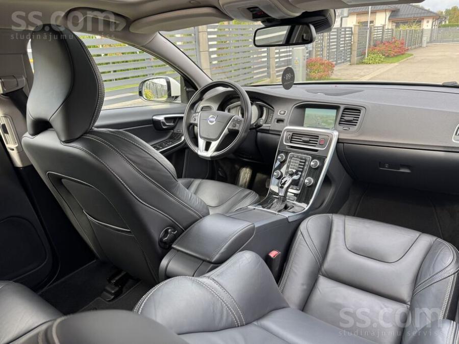 Balts Volvo V60 2014 Jelgava, ar dzinēja tilpumu 2.40 L un nobraukumu 223 tūkst. km par 9300 €, foto 14 vietnē AUTOMOTO.COM.LV