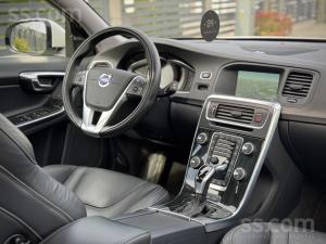 Balts Volvo V60 2014 Jelgava, ar dzinēja tilpumu 2.40 L un nobraukumu 223 tūkst. km par 9300 €, foto 15 vietnē AUTOMOTO.COM.LV