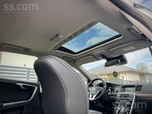 Balts Volvo V60 2014 Jelgava, ar dzinēja tilpumu 2.40 L un nobraukumu 223 tūkst. km par 9300 €, foto 16 vietnē AUTOMOTO.COM.LV