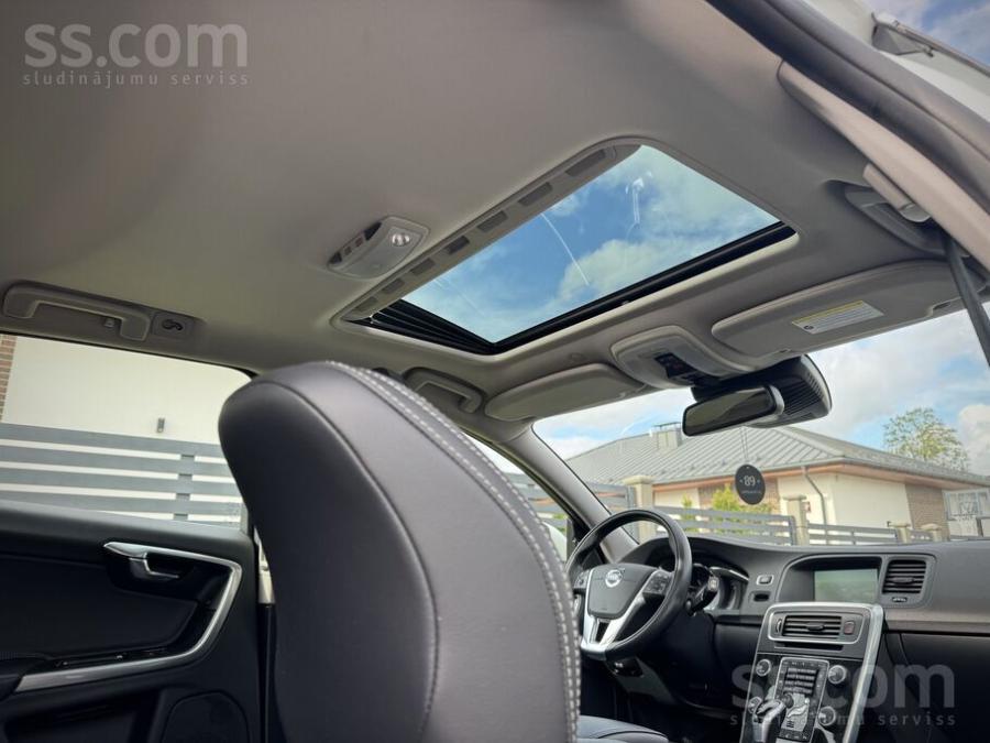 Balts Volvo V60 2014 Jelgava, ar dzinēja tilpumu 2.40 L un nobraukumu 223 tūkst. km par 9300 €, foto 16 vietnē AUTOMOTO.COM.LV
