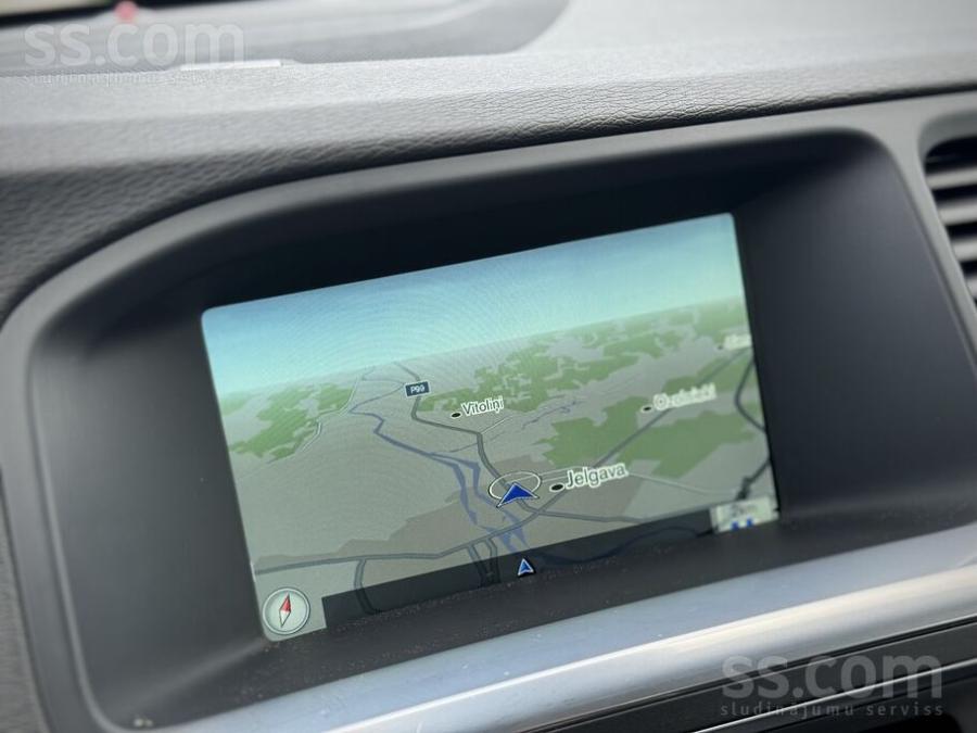 Balts Volvo V60 2014 Jelgava, ar dzinēja tilpumu 2.40 L un nobraukumu 223 tūkst. km par 9300 €, foto 17 vietnē AUTOMOTO.COM.LV