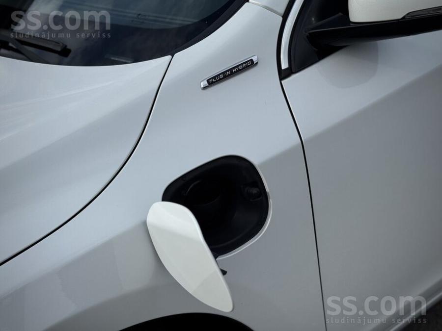 Balts Volvo V60 2014 Jelgava, ar dzinēja tilpumu 2.40 L un nobraukumu 223 tūkst. km par 9300 €, foto 31 vietnē AUTOMOTO.COM.LV