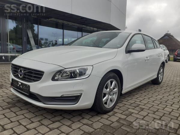 Volvo V60 2014 in Riga on AUTOMOTO.COM.LV White Volvo V60 2014 in Riga, with an engine capacity of 2.40 L and mileage of 185 thousand km for 10500 €, photo 1 on AUTOMOTO.COM.LV