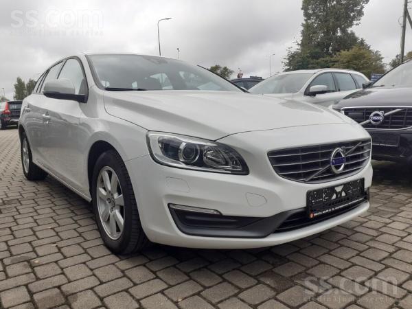 Volvo V60 2014 in Riga on AUTOMOTO.COM.LV White Volvo V60 2014 in Riga, with an engine capacity of 2.40 L and mileage of 185 thousand km for 10500 €, photo 3 on AUTOMOTO.COM.LV