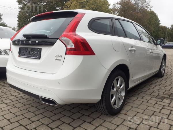 Volvo V60 2014 in Riga on AUTOMOTO.COM.LV White Volvo V60 2014 in Riga, with an engine capacity of 2.40 L and mileage of 185 thousand km for 10500 €, photo 4 on AUTOMOTO.COM.LV
