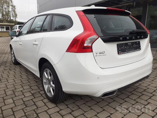 Volvo V60 2014 in Riga on AUTOMOTO.COM.LV White Volvo V60 2014 in Riga, with an engine capacity of 2.40 L and mileage of 185 thousand km for 10500 €, photo 5 on AUTOMOTO.COM.LV