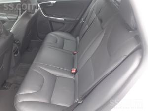 White Volvo V60 2014 in Riga, with an engine capacity of 2.40 L and mileage of 185 thousand km for 10500 €, photo 6 on AUTOMOTO.COM.LV