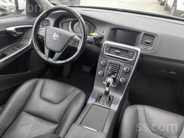 Volvo V60 2014 in Riga on AUTOMOTO.COM.LV White Volvo V60 2014 in Riga, with an engine capacity of 2.40 L and mileage of 185 thousand km for 10500 €, photo 7 on AUTOMOTO.COM.LV