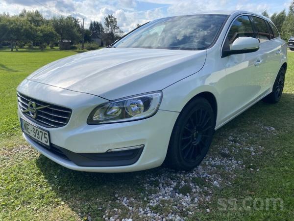 Volvo V60 2014 in Riga on AUTOMOTO.COM.LV White Volvo V60 2014 in Riga, with an engine capacity of 2.00 L and mileage of 276 thousand km for 6300 €, photo 1 on AUTOMOTO.COM.LV