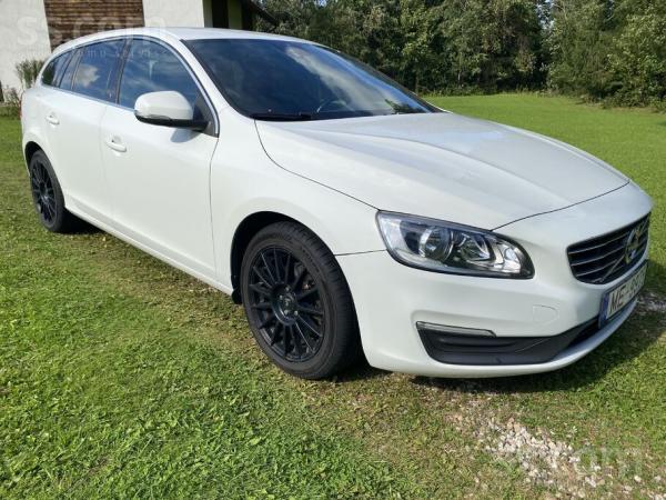 Volvo V60 2014 in Riga on AUTOMOTO.COM.LV White Volvo V60 2014 in Riga, with an engine capacity of 2.00 L and mileage of 276 thousand km for 6300 €, photo 4 on AUTOMOTO.COM.LV