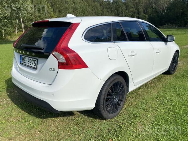 Volvo V60 2014 in Riga on AUTOMOTO.COM.LV White Volvo V60 2014 in Riga, with an engine capacity of 2.00 L and mileage of 276 thousand km for 6300 €, photo 5 on AUTOMOTO.COM.LV
