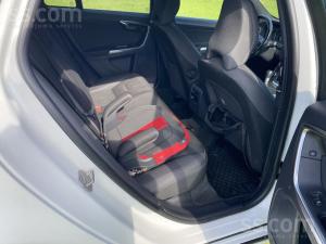 White Volvo V60 2014 in Riga, with an engine capacity of 2.00 L and mileage of 276 thousand km for 6300 €, photo 11 on AUTOMOTO.COM.LV