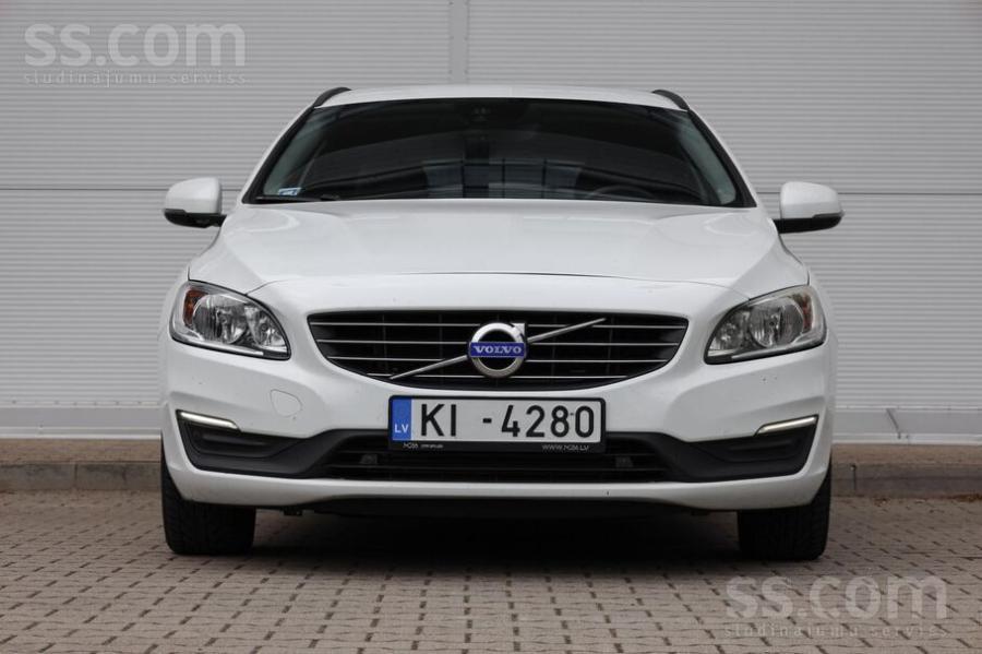 White Volvo V60 2015 in Riga, with an engine capacity of 2.00 L and mileage of 0 thousand km for 7495 €, photo 2 on AUTOMOTO.COM.LV