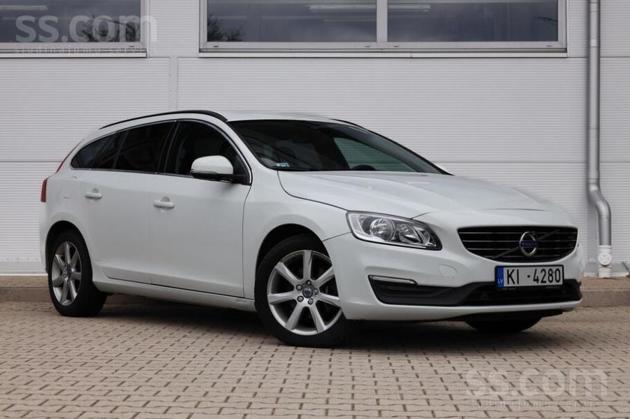 White Volvo V60 2015 in Riga, with an engine capacity of 2.00 L and mileage of 0 thousand km for 7495 €, photo 3 on AUTOMOTO.COM.LV