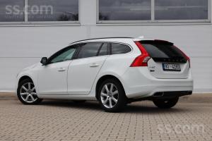 White Volvo V60 2015 in Riga, with an engine capacity of 2.00 L and mileage of 0 thousand km for 7495 €, photo 4 on AUTOMOTO.COM.LV