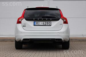 White Volvo V60 2015 in Riga, with an engine capacity of 2.00 L and mileage of 0 thousand km for 7495 €, photo 5 on AUTOMOTO.COM.LV