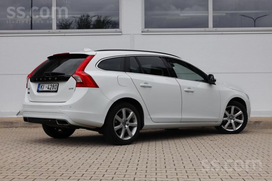 White Volvo V60 2015 in Riga, with an engine capacity of 2.00 L and mileage of 0 thousand km for 7495 €, photo 7 on AUTOMOTO.COM.LV