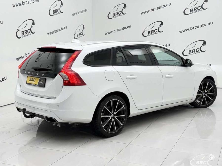 Balts Volvo V60 2015 Viļņa, ar dzinēja tilpumu 2.40 L un nobraukumu 216 tūkst. km par 7500 €, foto 3 vietnē AUTOMOTO.COM.LV