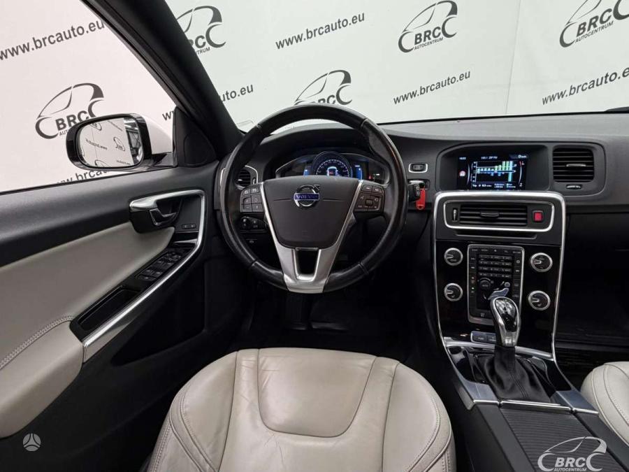 Balts Volvo V60 2015 Viļņa, ar dzinēja tilpumu 2.40 L un nobraukumu 216 tūkst. km par 7500 €, foto 14 vietnē AUTOMOTO.COM.LV
