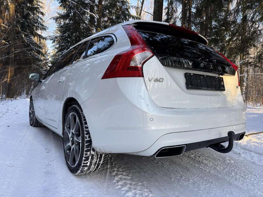 Balts Volvo V60 2015 Kauņa, ar dzinēja tilpumu 1.97 L un nobraukumu 263 tūkst. km par 10499 €, foto 3 vietnē AUTOMOTO.COM.LV