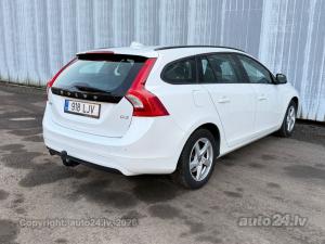 Balts Volvo V60 2015 Paide, ar dzinēja tilpumu 2.00 L un nobraukumu 189 tūkst. km par 8990 €, foto 2 vietnē AUTOMOTO.COM.LV