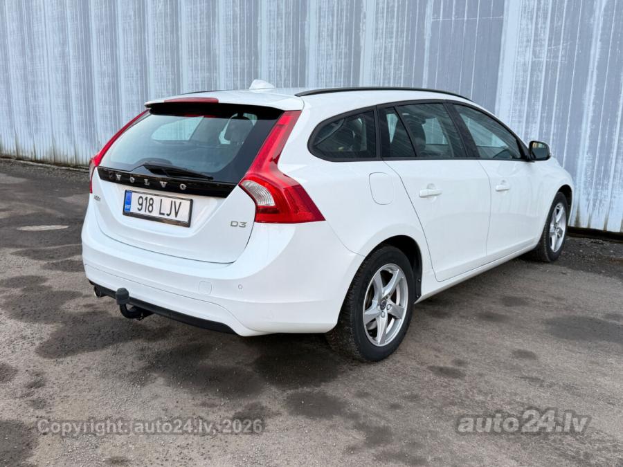Balts Volvo V60 2015 Paide, ar dzinēja tilpumu 2.00 L un nobraukumu 189 tūkst. km par 8990 €, foto 2 vietnē AUTOMOTO.COM.LV