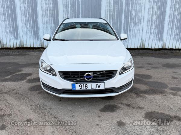 White Volvo V60 2015 in Paide, with an engine capacity of 2.00 L and mileage of 189 thousand km for 8990 €, photo 3 on AUTOMOTO.COM.LV