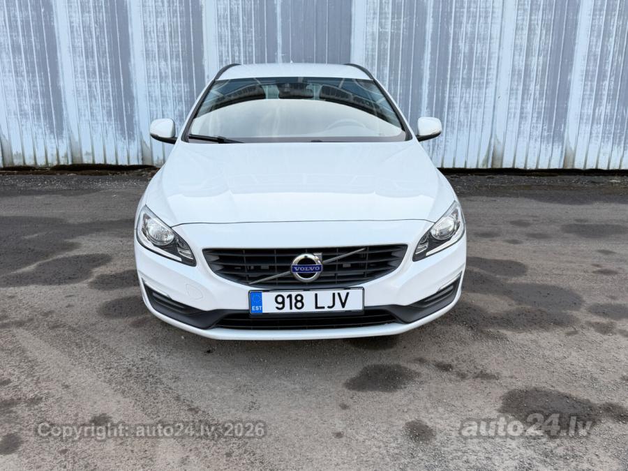 Balts Volvo V60 2015 Paide, ar dzinēja tilpumu 2.00 L un nobraukumu 189 tūkst. km par 8990 €, foto 3 vietnē AUTOMOTO.COM.LV