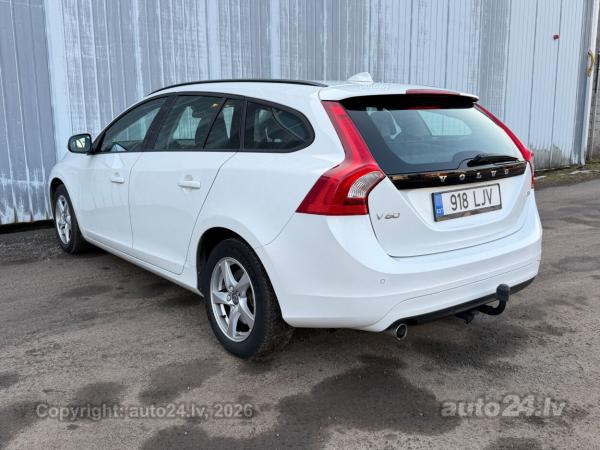 White Volvo V60 2015 in Paide, with an engine capacity of 2.00 L and mileage of 189 thousand km for 8990 €, photo 5 on AUTOMOTO.COM.LV