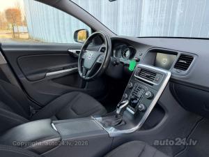 Balts Volvo V60 2015 Paide, ar dzinēja tilpumu 2.00 L un nobraukumu 189 tūkst. km par 8990 €, foto 10 vietnē AUTOMOTO.COM.LV