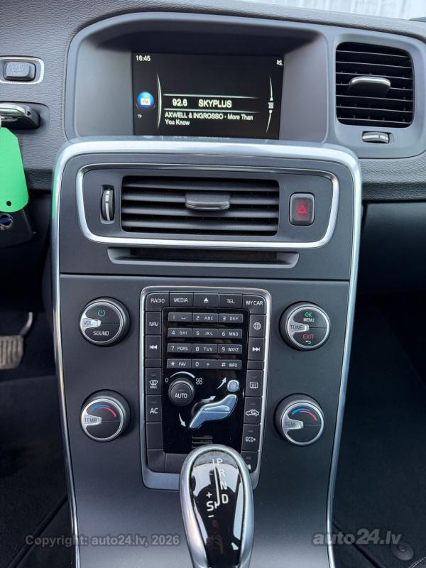 Balts Volvo V60 2015 Paide, ar dzinēja tilpumu 2.00 L un nobraukumu 189 tūkst. km par 8990 €, foto 11 vietnē AUTOMOTO.COM.LV