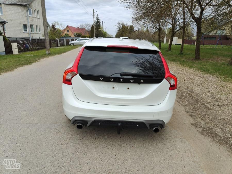 Balts Volvo V60 2015 Kauņa, ar dzinēja tilpumu 2.00 L un nobraukumu 292 tūkst. km par 6200 €, foto 4 vietnē AUTOMOTO.COM.LV