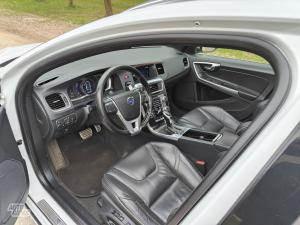 Balts Volvo V60 2015 Kauņa, ar dzinēja tilpumu 2.00 L un nobraukumu 292 tūkst. km par 6200 €, foto 7 vietnē AUTOMOTO.COM.LV