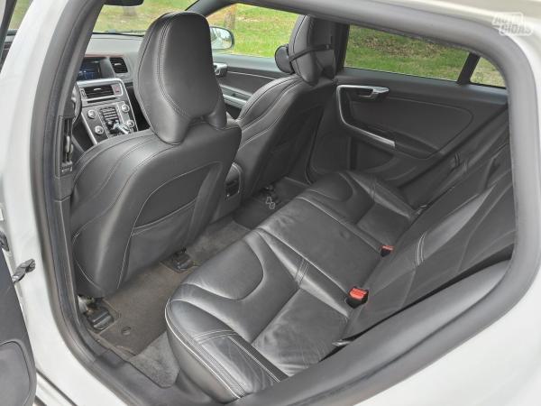 Balts Volvo V60 2015 Kauņa, ar dzinēja tilpumu 2.00 L un nobraukumu 292 tūkst. km par 6200 €, foto 7 vietnē AUTOMOTO.COM.LV