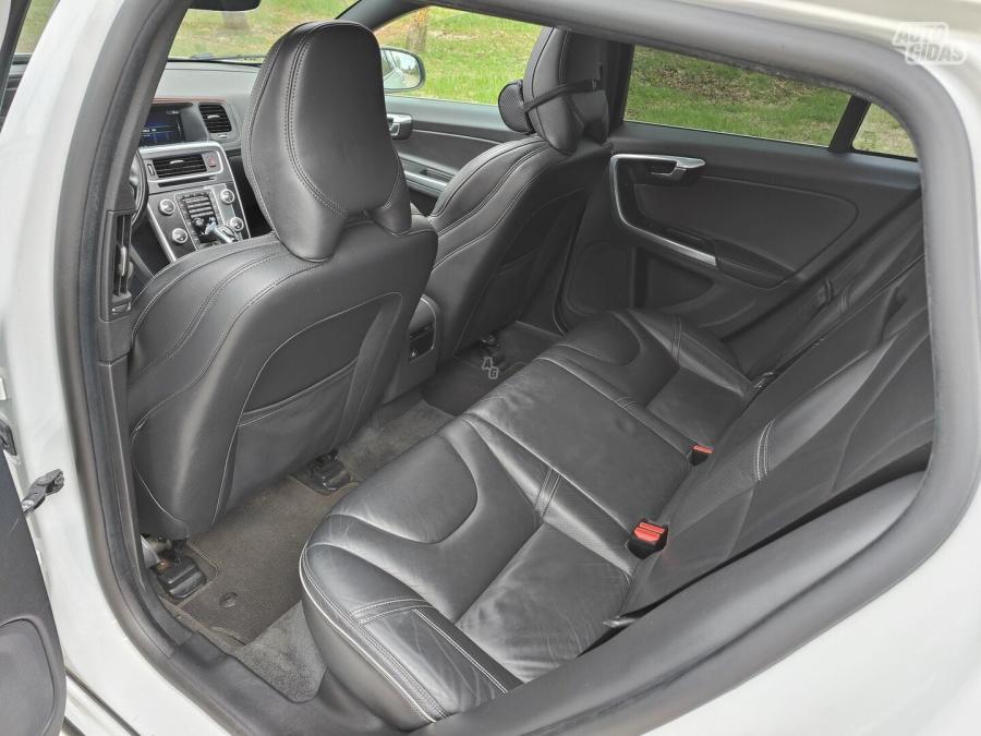 Balts Volvo V60 2015 Kauņa, ar dzinēja tilpumu 2.00 L un nobraukumu 292 tūkst. km par 6200 €, foto 8 vietnē AUTOMOTO.COM.LV
