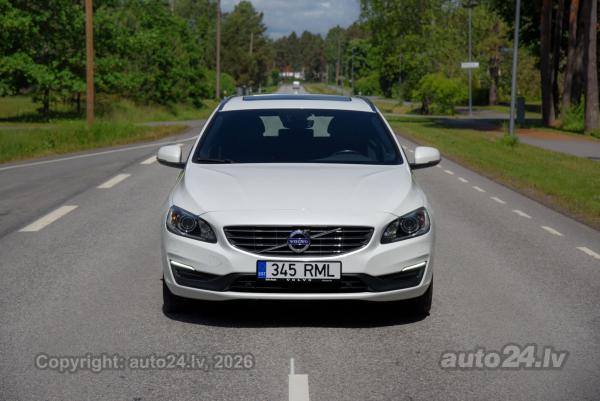White Volvo V60 2015 in Parnu, with an engine capacity of 2.40 L and mileage of 293 thousand km for 9999 €, photo 2 on AUTOMOTO.COM.LV