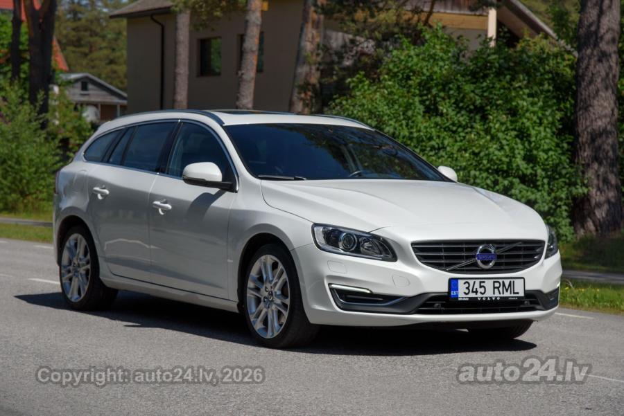 Balts Volvo V60 2015 Pērnava, ar dzinēja tilpumu 2.40 L un nobraukumu 293 tūkst. km par 9999 €, foto 4 vietnē AUTOMOTO.COM.LV