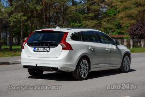 Balts Volvo V60 2015 Pērnava, ar dzinēja tilpumu 2.40 L un nobraukumu 293 tūkst. km par 9999 €, foto 5 vietnē AUTOMOTO.COM.LV