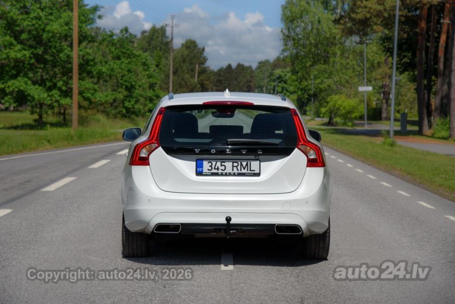 Balts Volvo V60 2015 Pērnava, ar dzinēja tilpumu 2.40 L un nobraukumu 293 tūkst. km par 9999 €, foto 6 vietnē AUTOMOTO.COM.LV